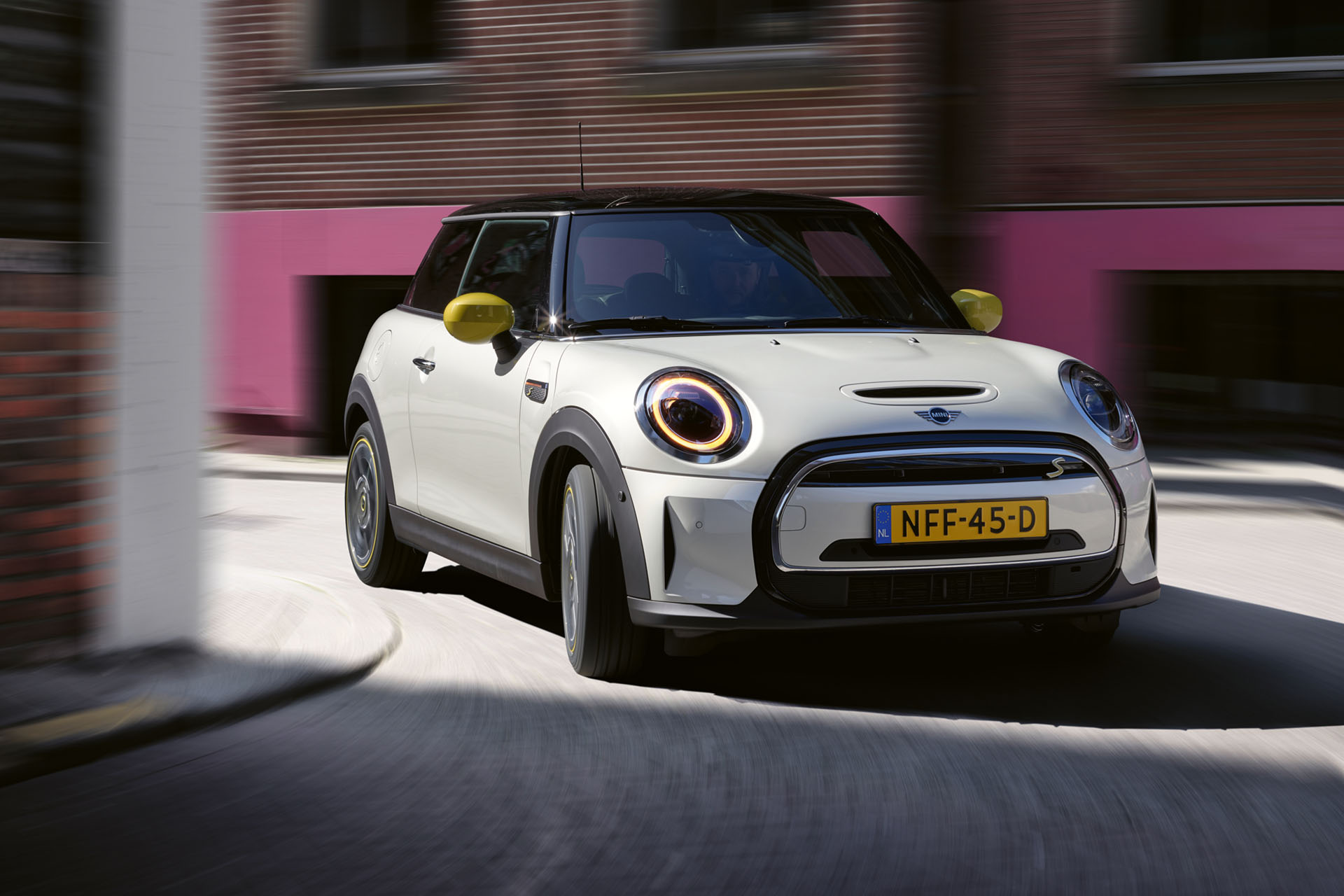 ИЗЦЯЛО ЕЛЕКТРИЧЕСКОТО MINI.BG